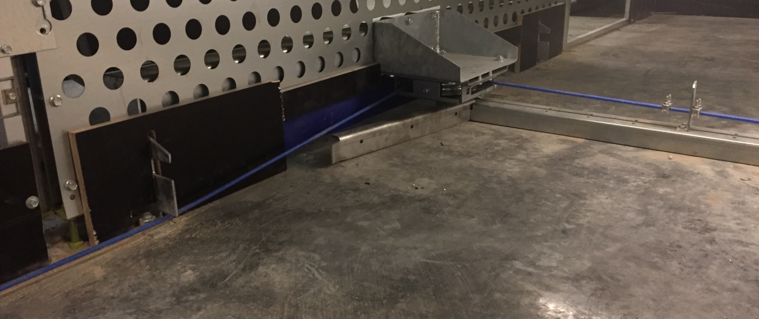 Poultry manure scraper - Konings Transportbanden